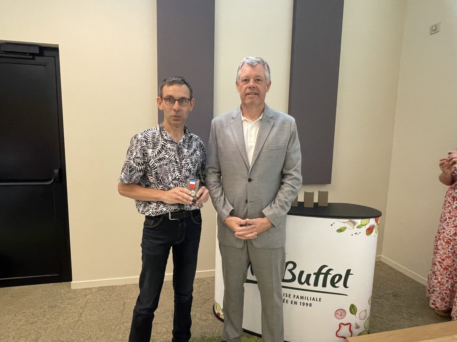 Guer. Remise de médailles du travail chez Mix Buffet - Les Infos du Pays Gallo