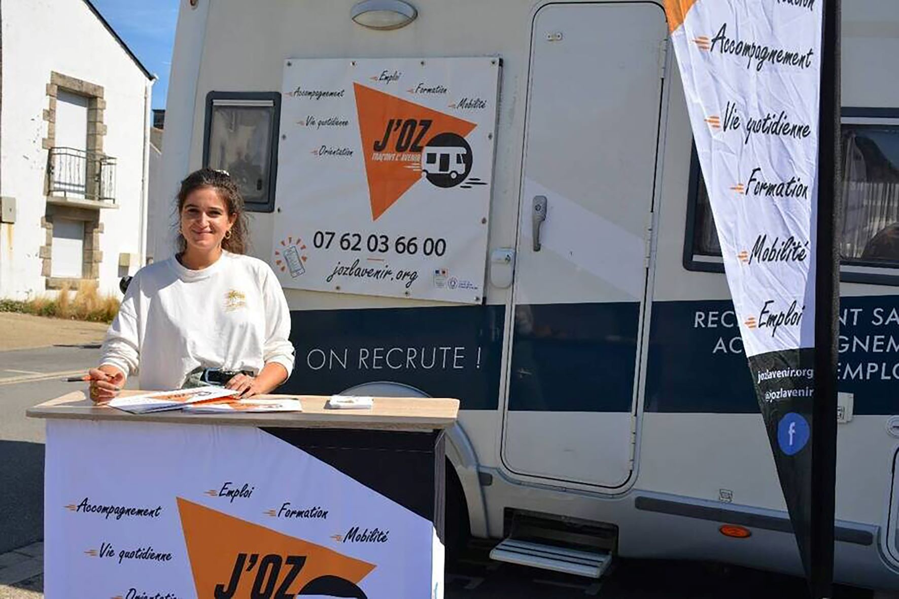 Questembert. Le camping-car "J’Oz traçons l’avenir", place de la ...