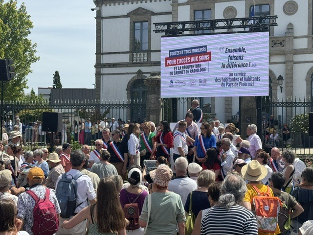 Ploërmel. En direct : le rassemblement de soutien à la réouverture du ...