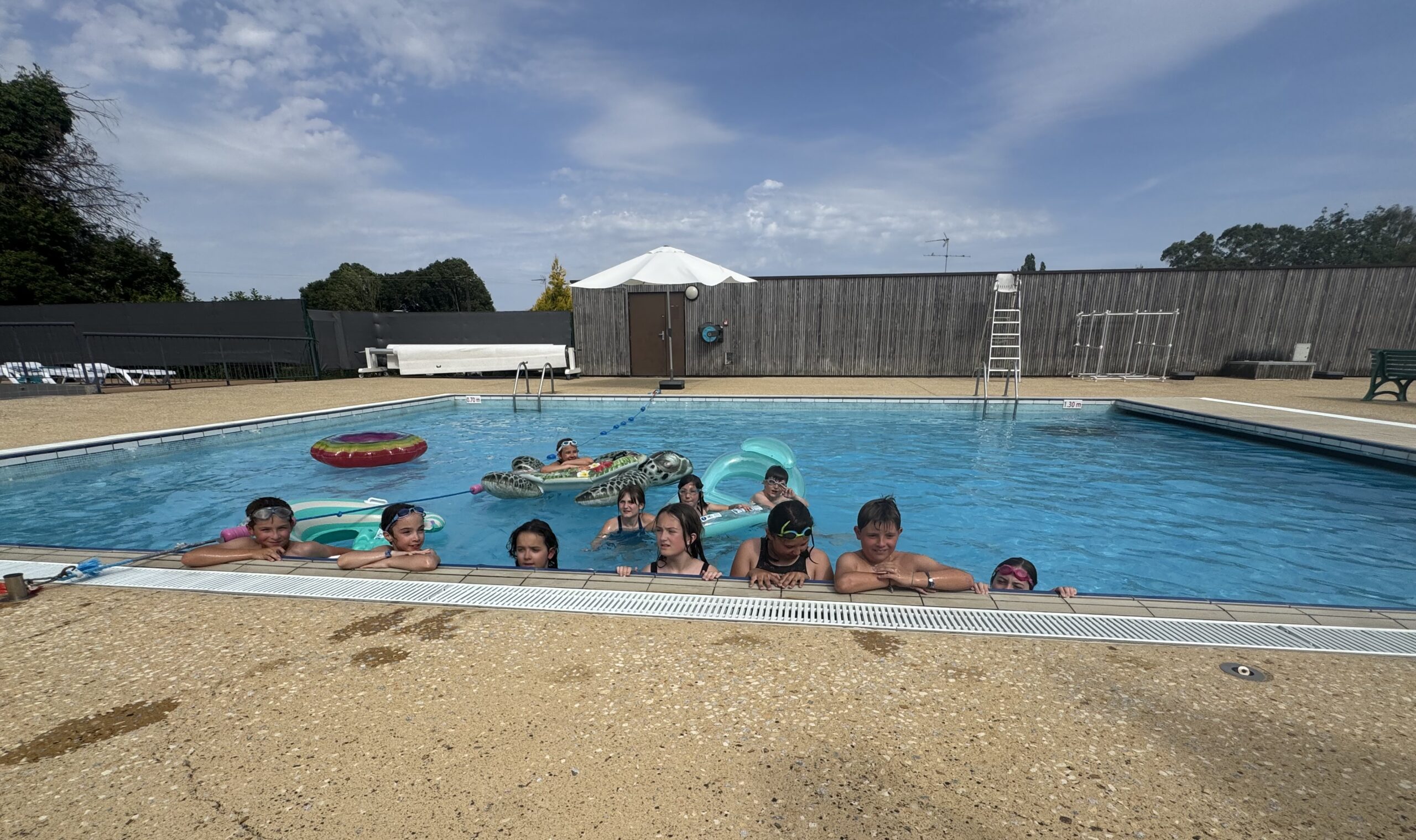 Sérent. Le conseil municipal des enfants a ouvert la piscine municipale ...